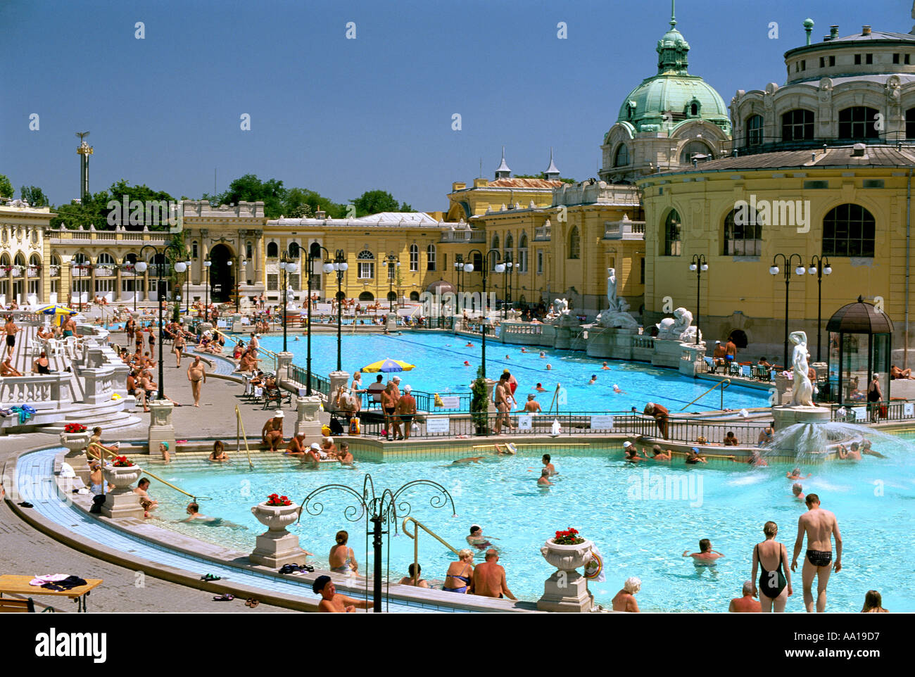 Bain bleu hi-res stock photography and images - Alamy