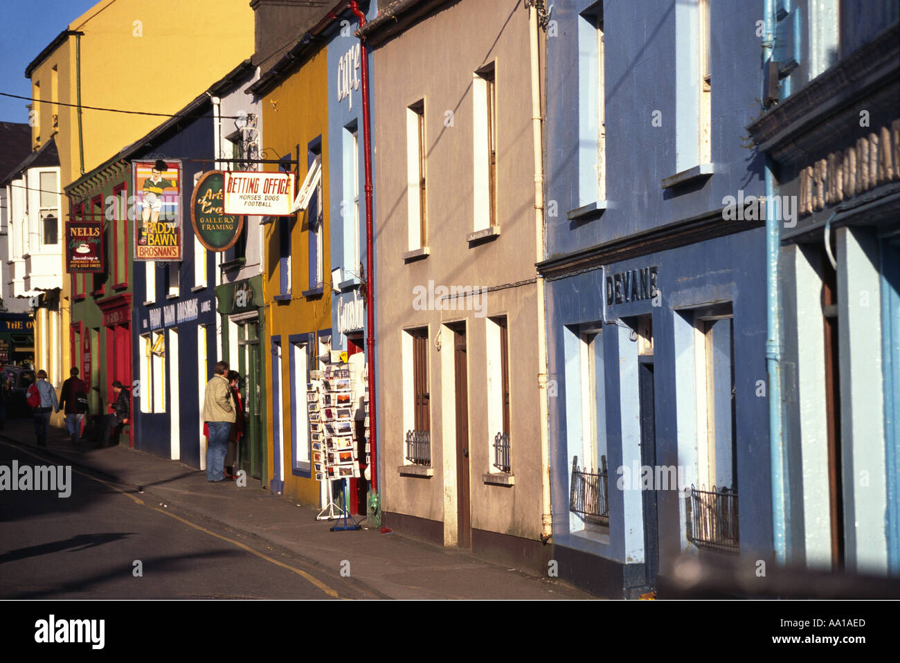 Boutique jaune hi-res stock photography and images - Alamy