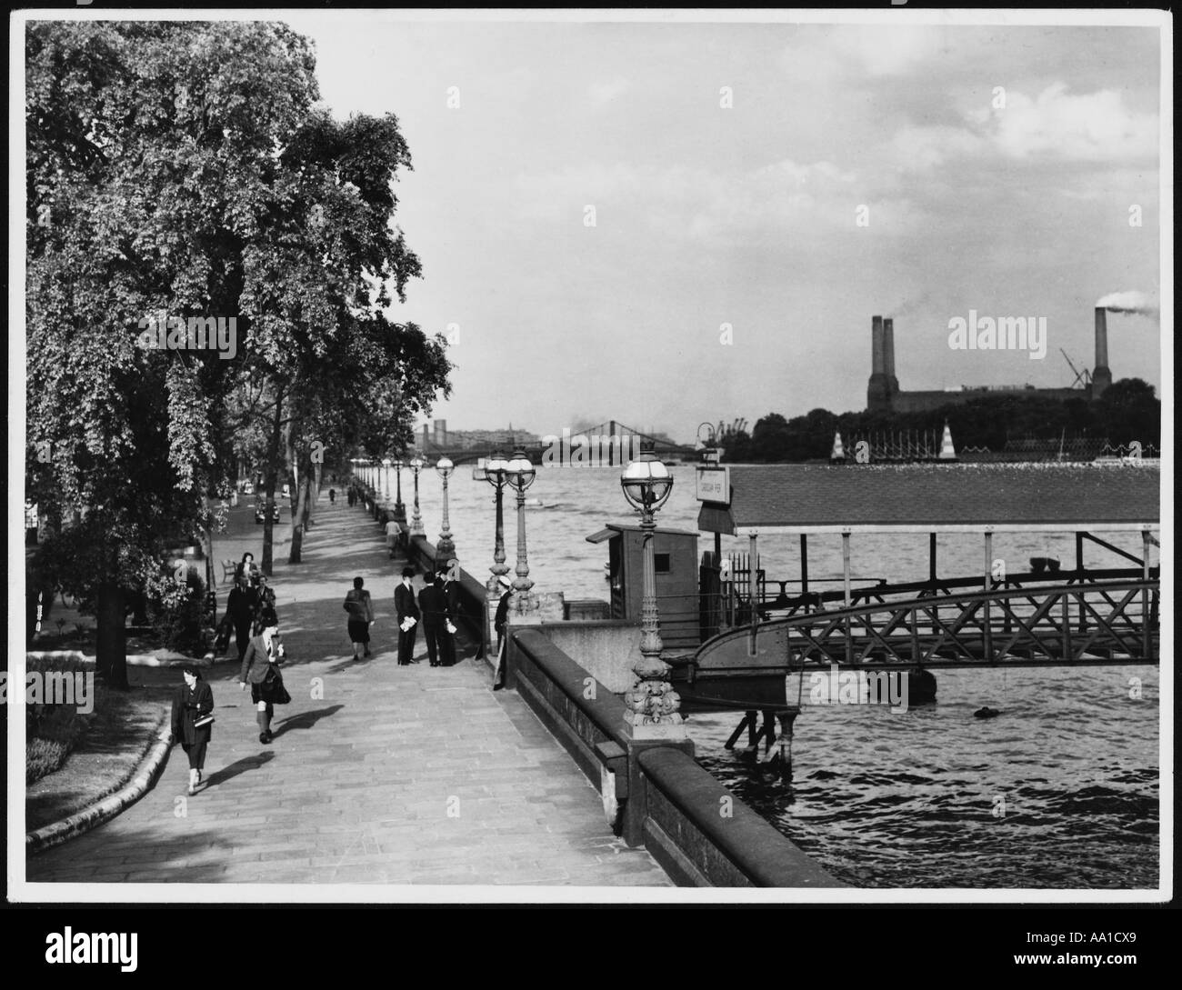 Embankment 1960s hi-res stock photography and images - Alamy