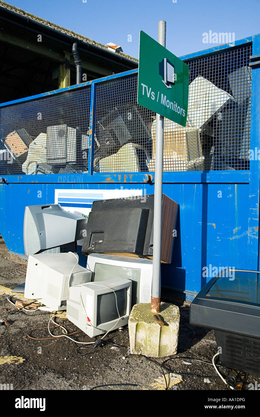 Skip rubbish illustration hi-res stock photography and images - Alamy