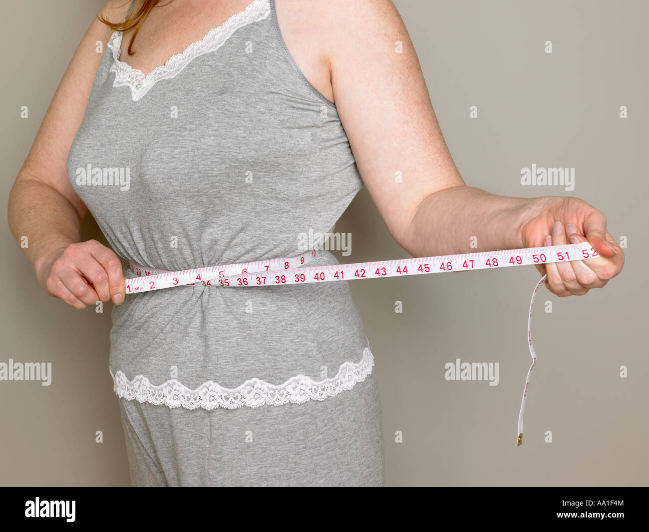 Woman measuring her waist Stock Photo - Alamy Woman measuring her waist Stock Photo - Alamy