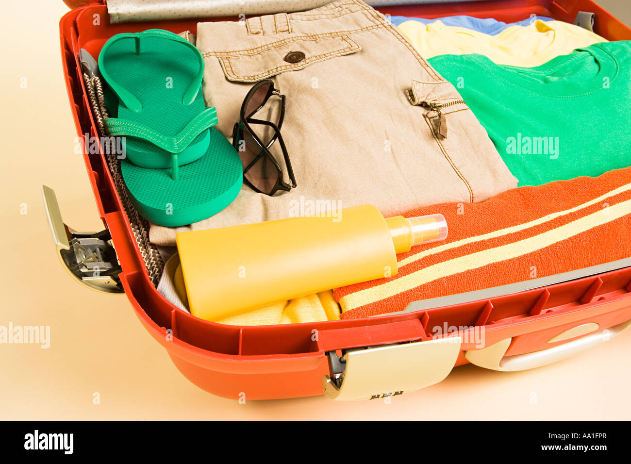 Packed suitcase hi-res stock photography and images - Alamy