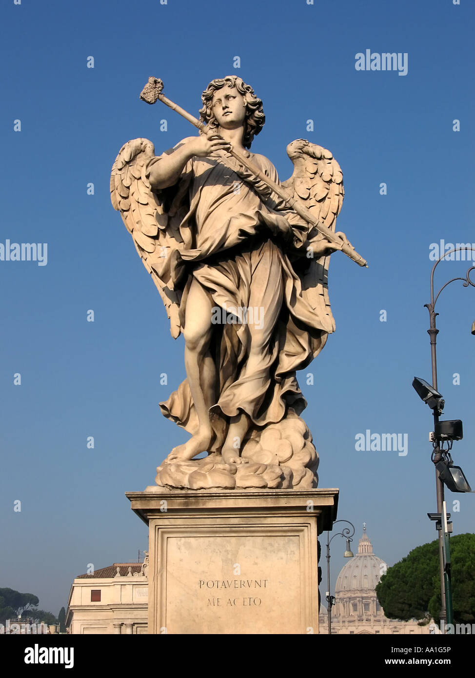 Angel symbol hi-res stock photography and images - Alamy