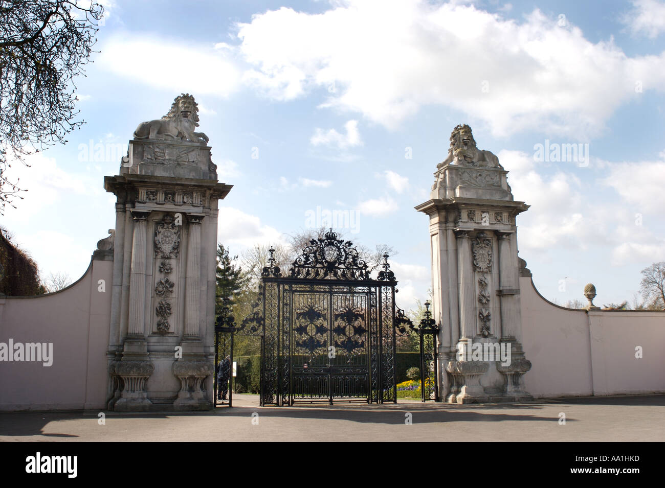 Hampton Court Gates Stock Photo - Alamy