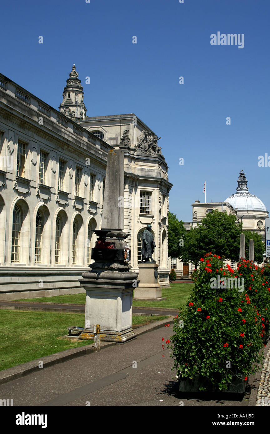 The City hall and crown courts Cardiff Glamorgan Wales UK Stock Photo ...