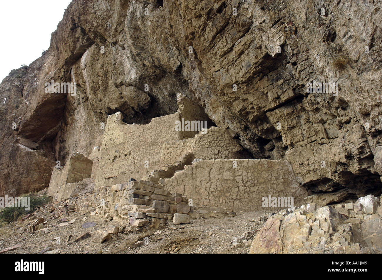 Ruin of Native American cliff dwelling, Tonto National Monument Stock ...
