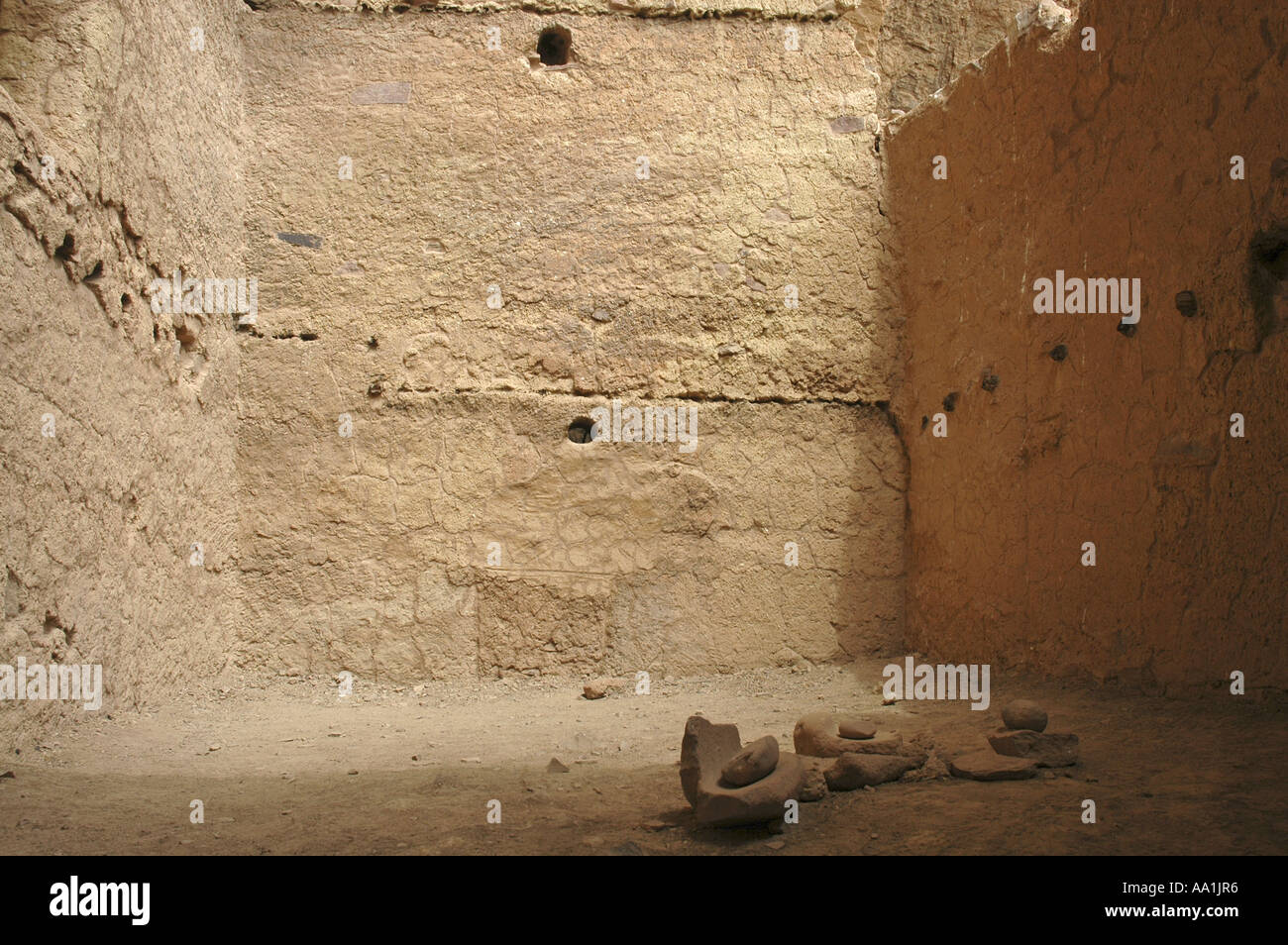 Cliff dwelling tonto national monument hi-res stock photography and ...