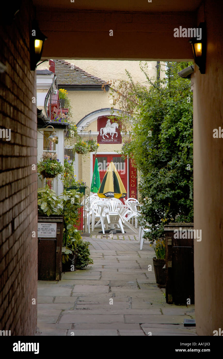 Hidden courtyard Westgate Street Gloucester Stock Photo - Alamy