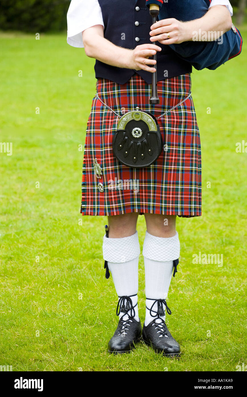 Scottish bagpipes kilt piper hi-res stock photography and images - Alamy