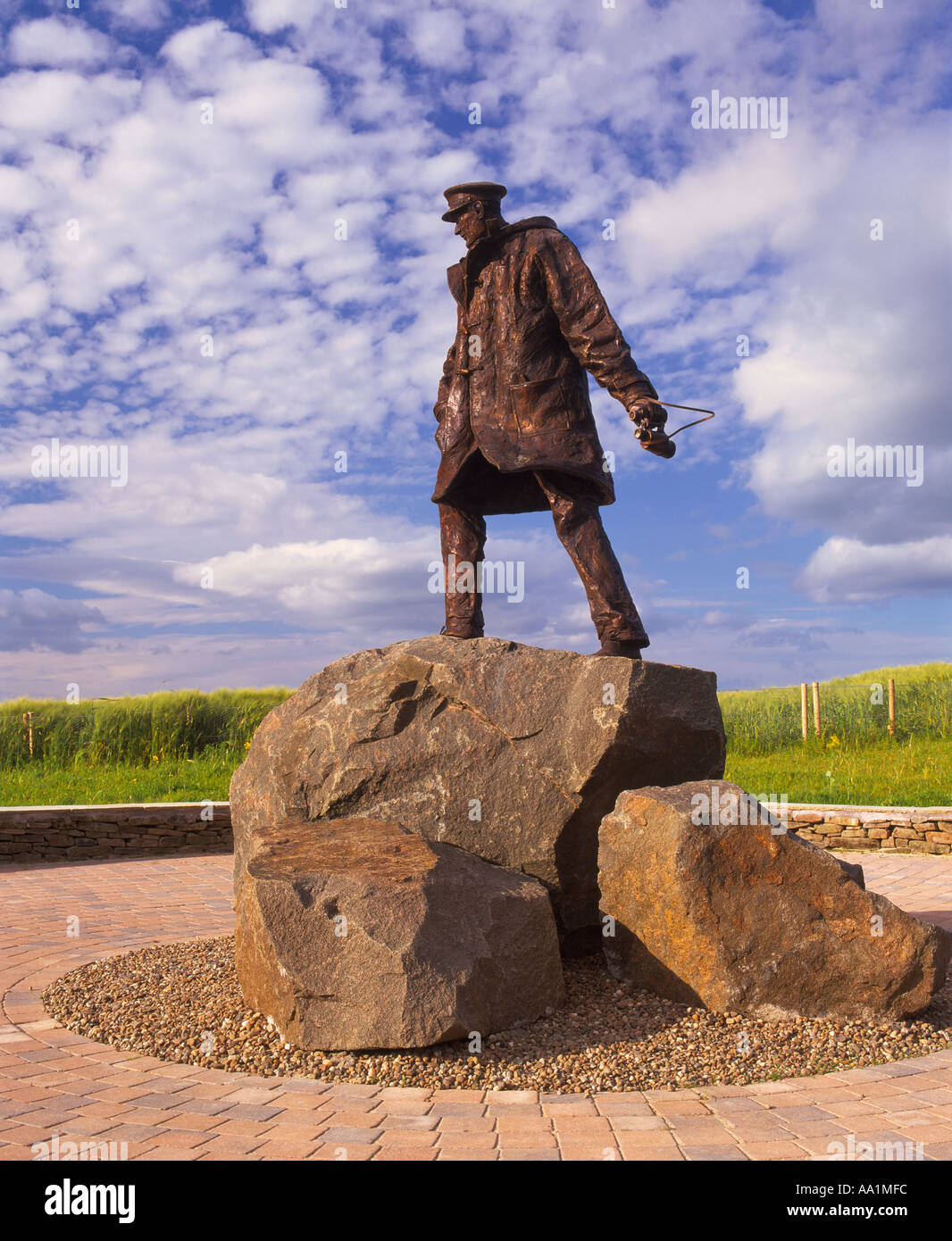 David stirling statue hi-res stock photography and images - Alamy