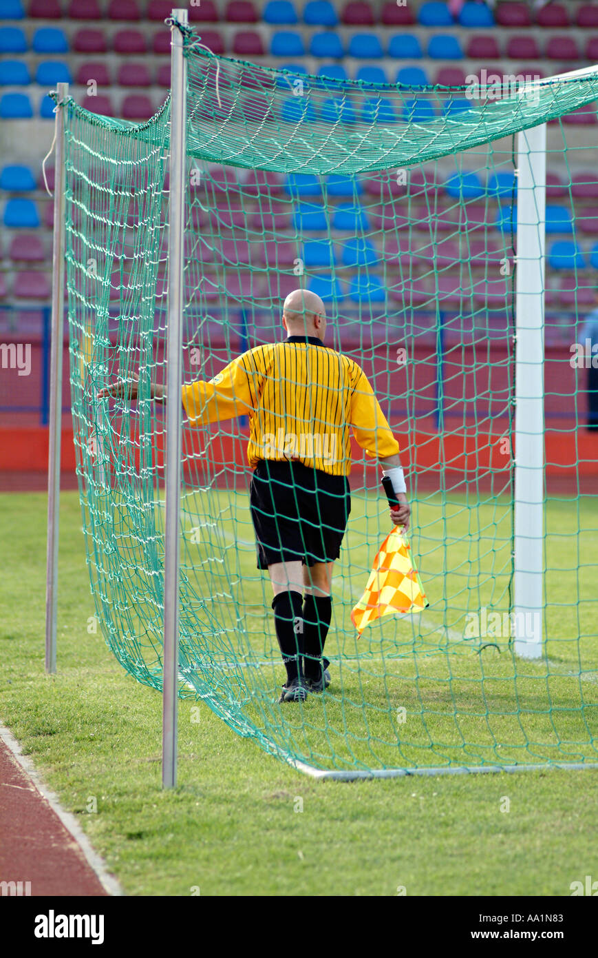 Referee hi-res stock photography and images - Alamy
