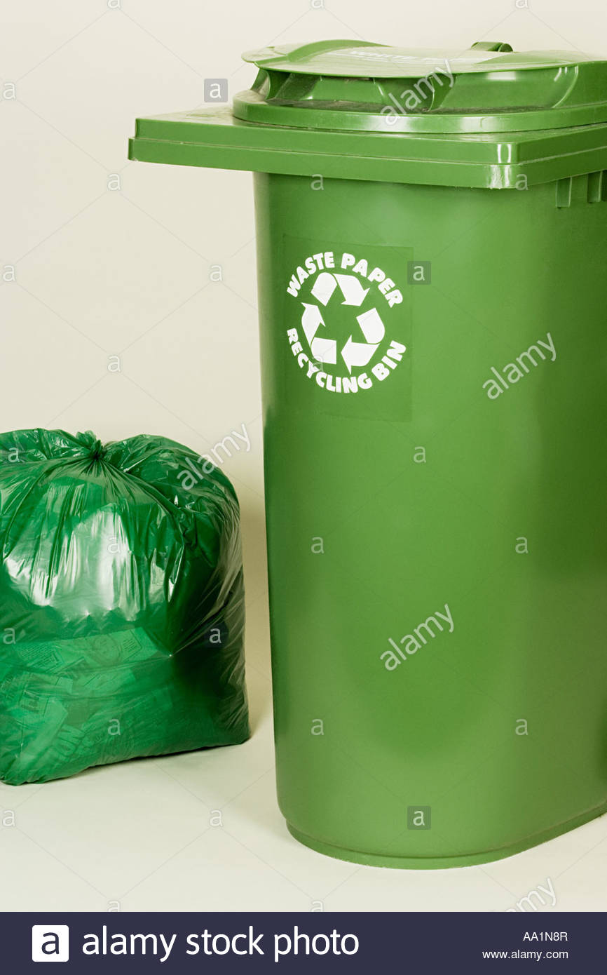 Green Recycle Bin Stock Photos & Green Recycle Bin Stock Images - Alamy