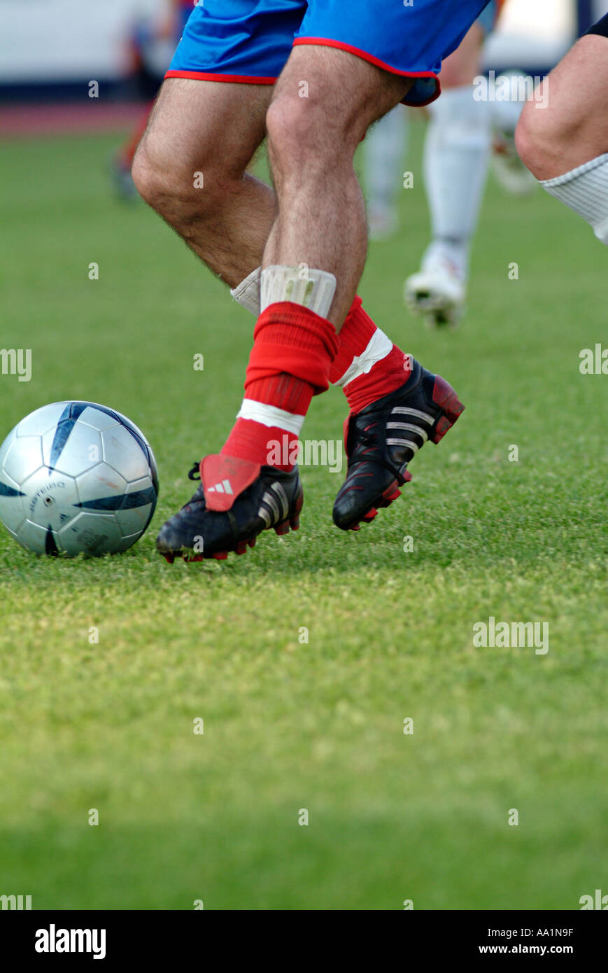 Man footballer player hi-res stock photography and images - Alamy