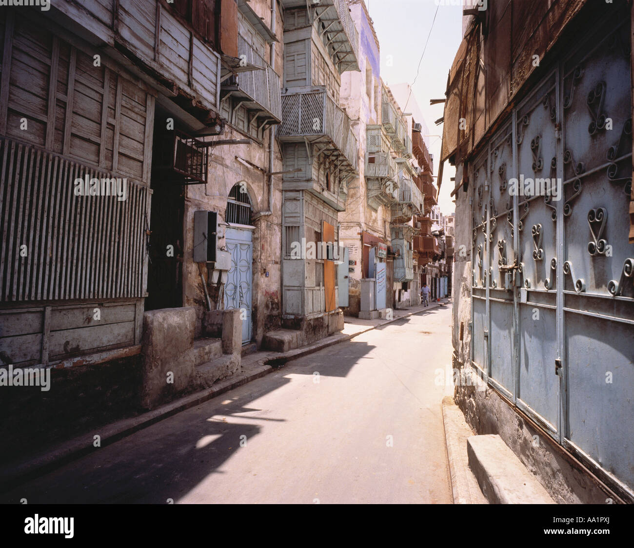 Jeddah saudi arabia street scene hi-res stock photography and images ...