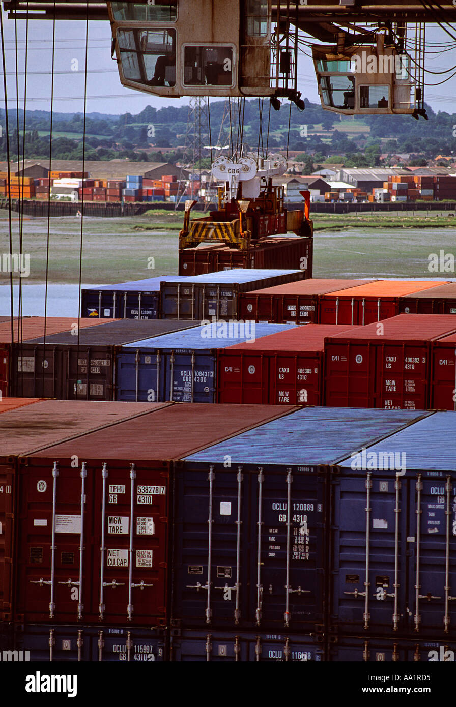 Docks unloading uk imports hi-res stock photography and images - Alamy
