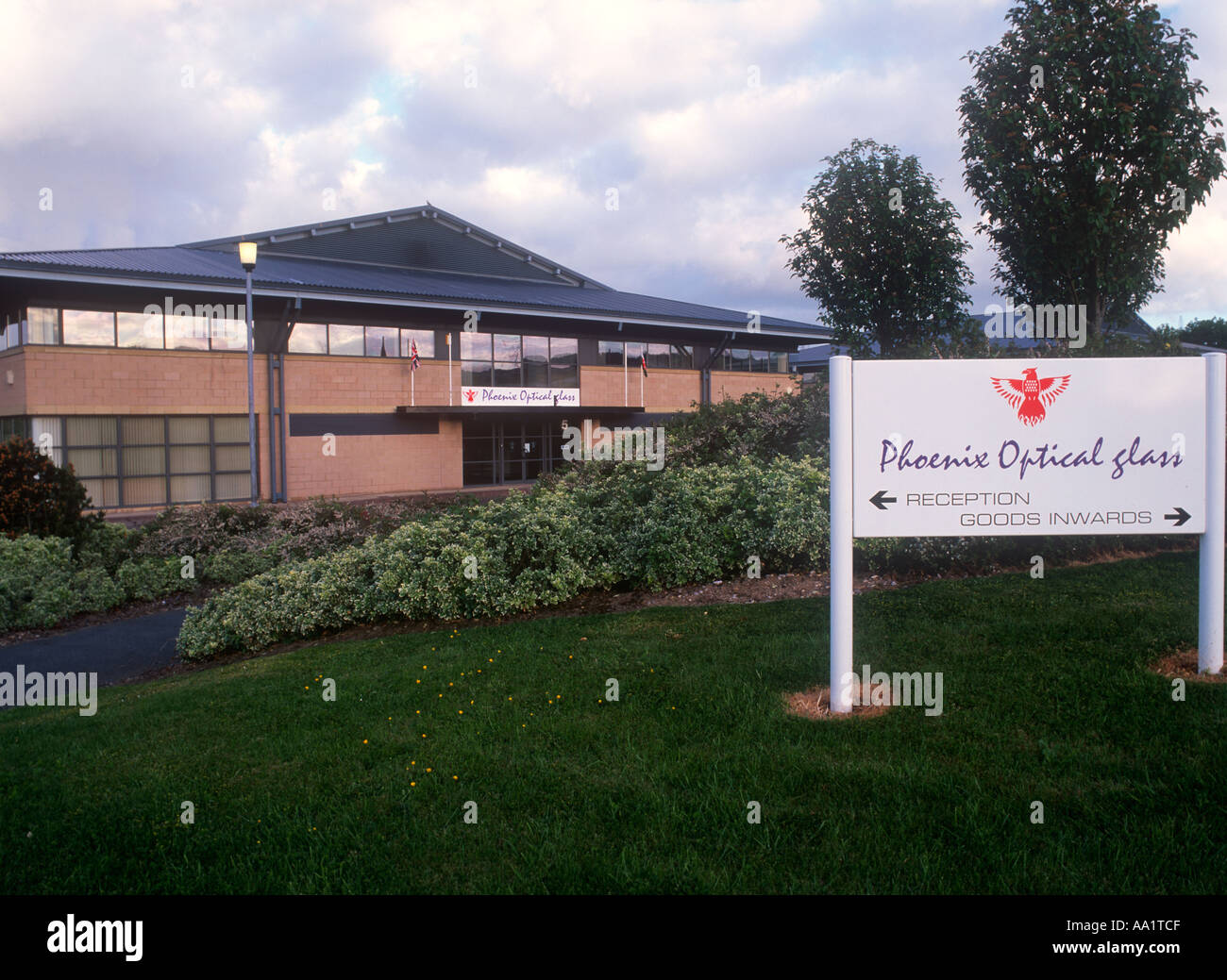 Optical glass manufacturing hi-res stock photography and images - Alamy