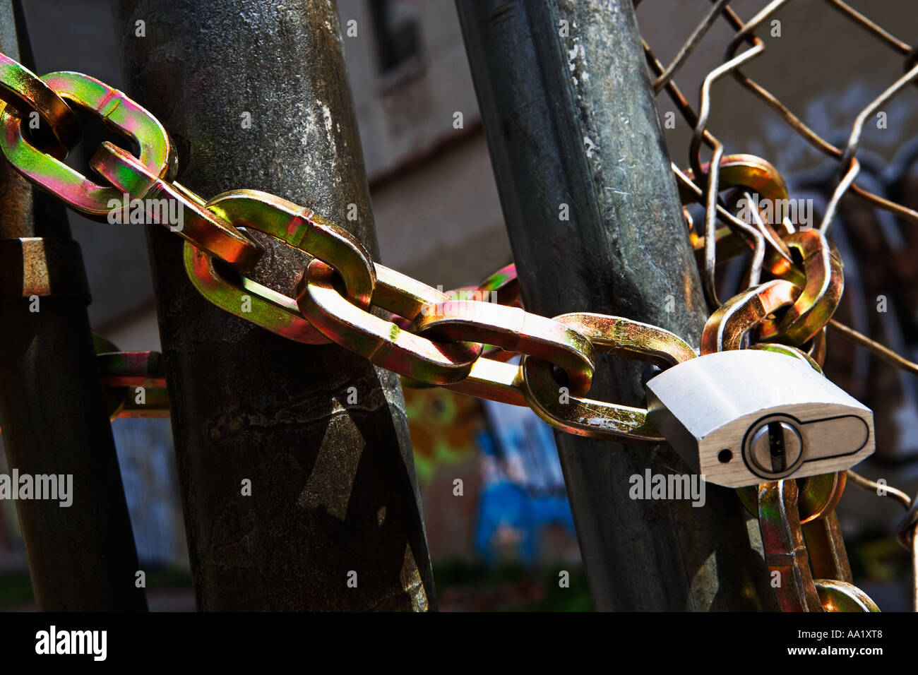 LOCK AND CHAIN Stock Photo - Alamy