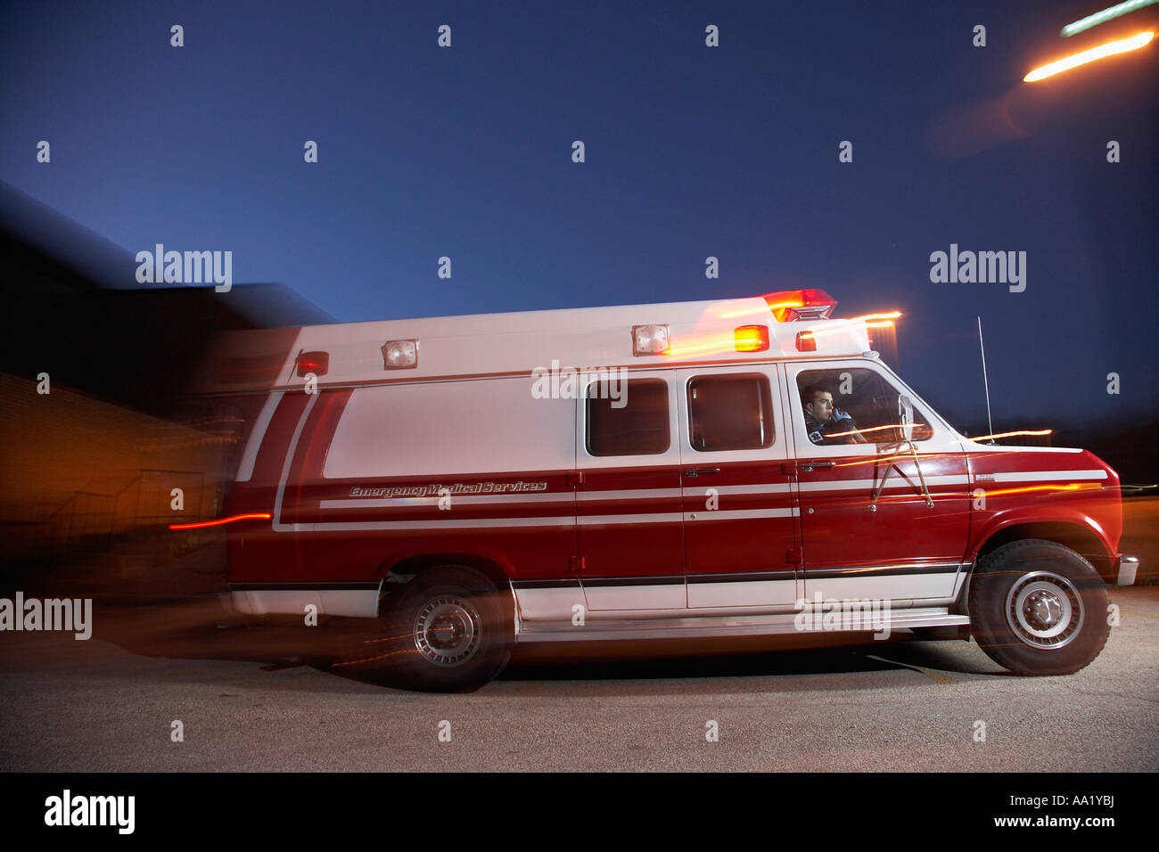 Rushing paramedic red ambulance hi-res stock photography and images - Alamy