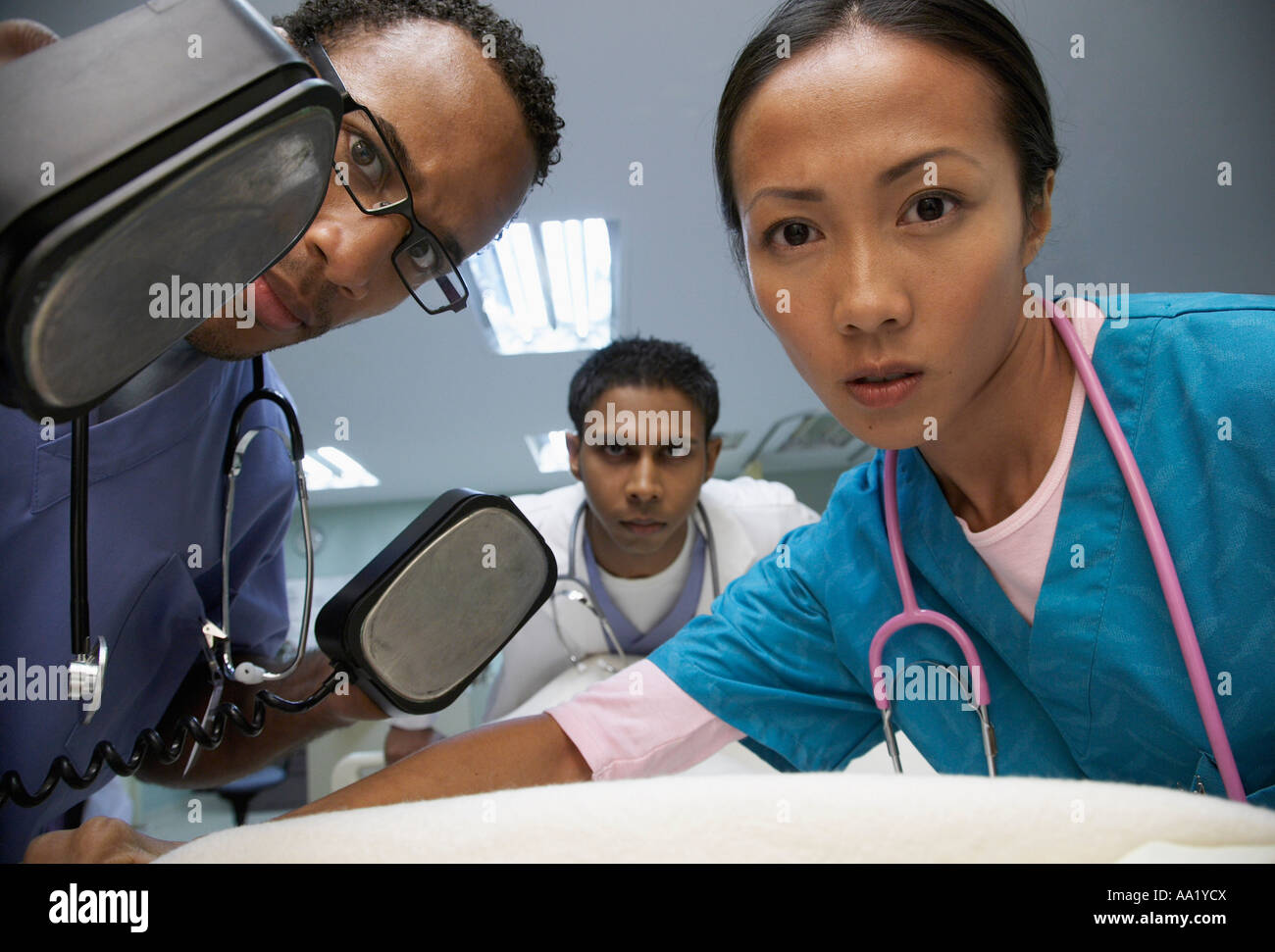 People working together save life hi-res stock photography and images ...