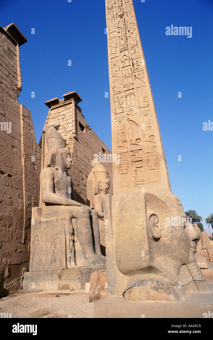 Sculpture de louxor hi-res stock photography and images - Alamy
