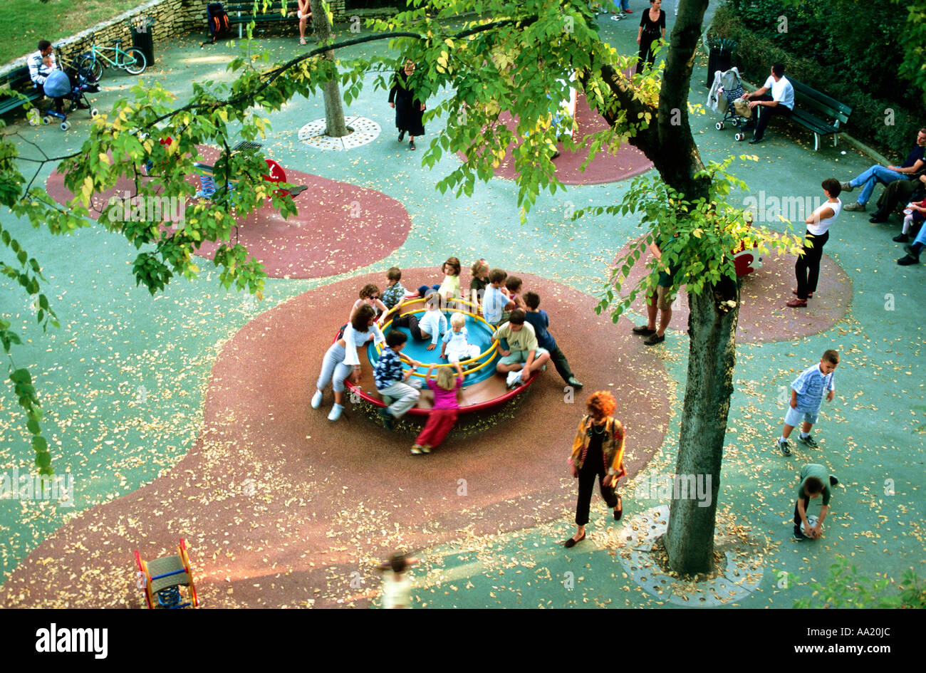 Scene parents playground hi-res stock photography and images - Alamy