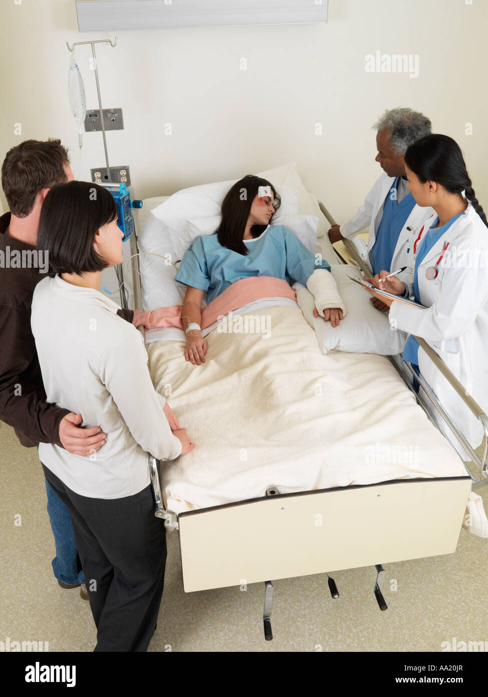 Family at bedside hospital hi-res stock photography and images - Alamy Family at bedside hospital hi-res stock photography and images - Alamy