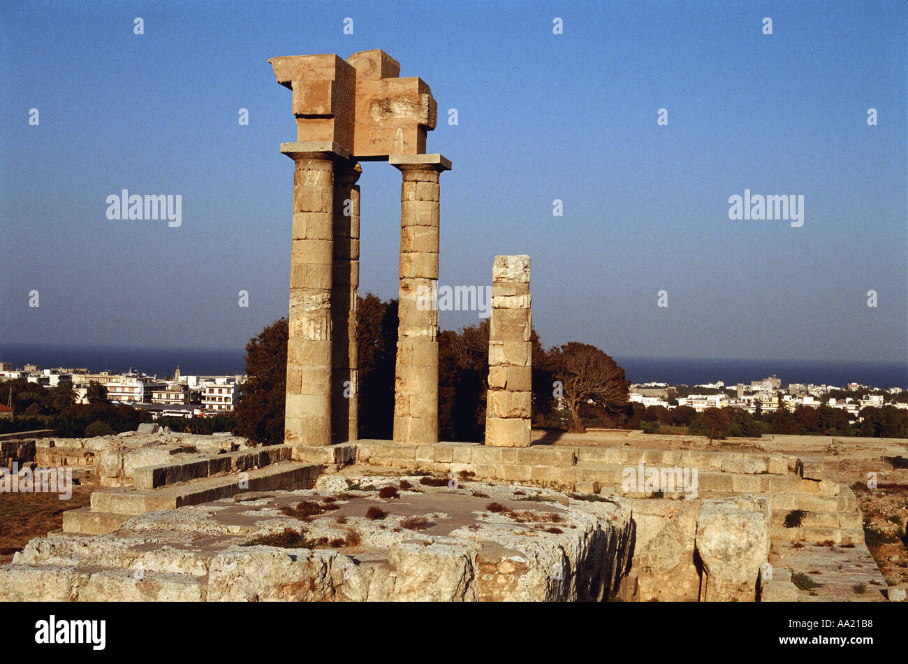 Colonne grecque hi-res stock photography and images - Alamy