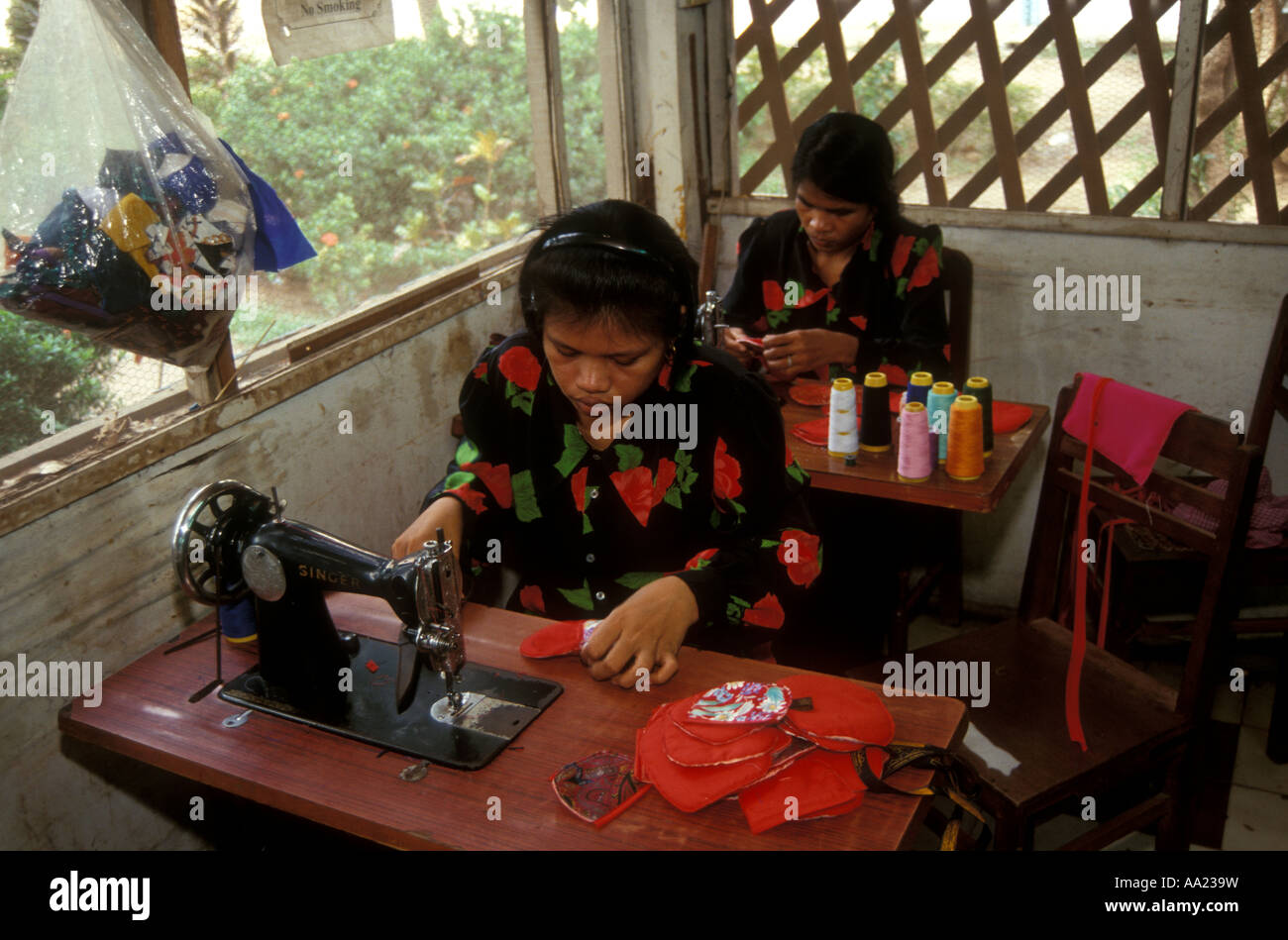 Sweatshop asia hi-res stock photography and images - Alamy