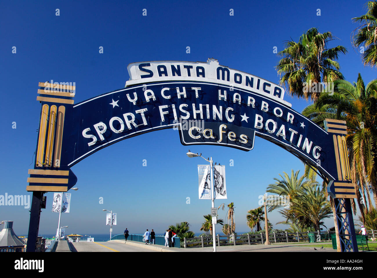 Entrance sign to Santa Monica Pier Stock Photo - Alamy