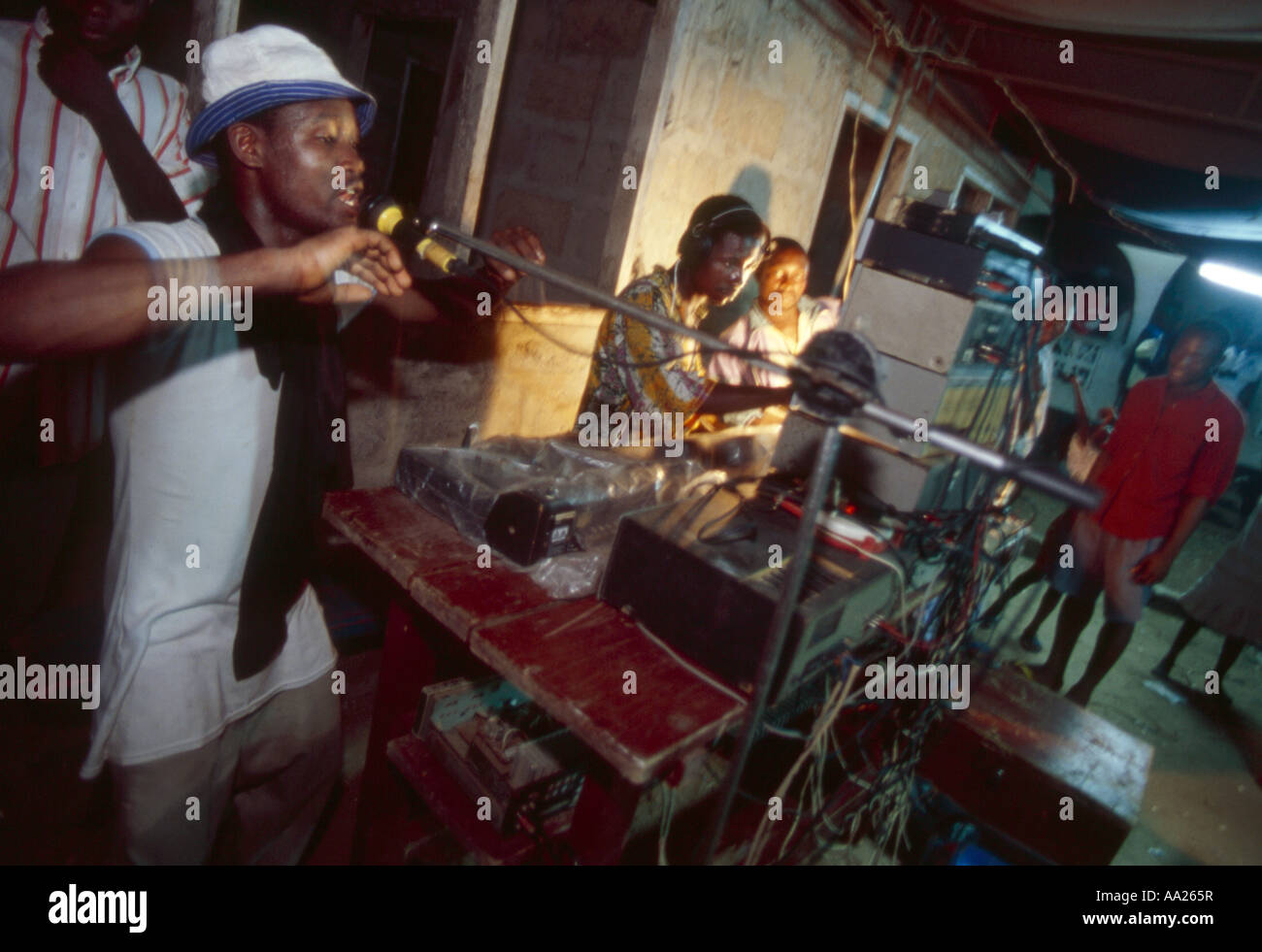 Rapping hi-res stock photography and images - Alamy