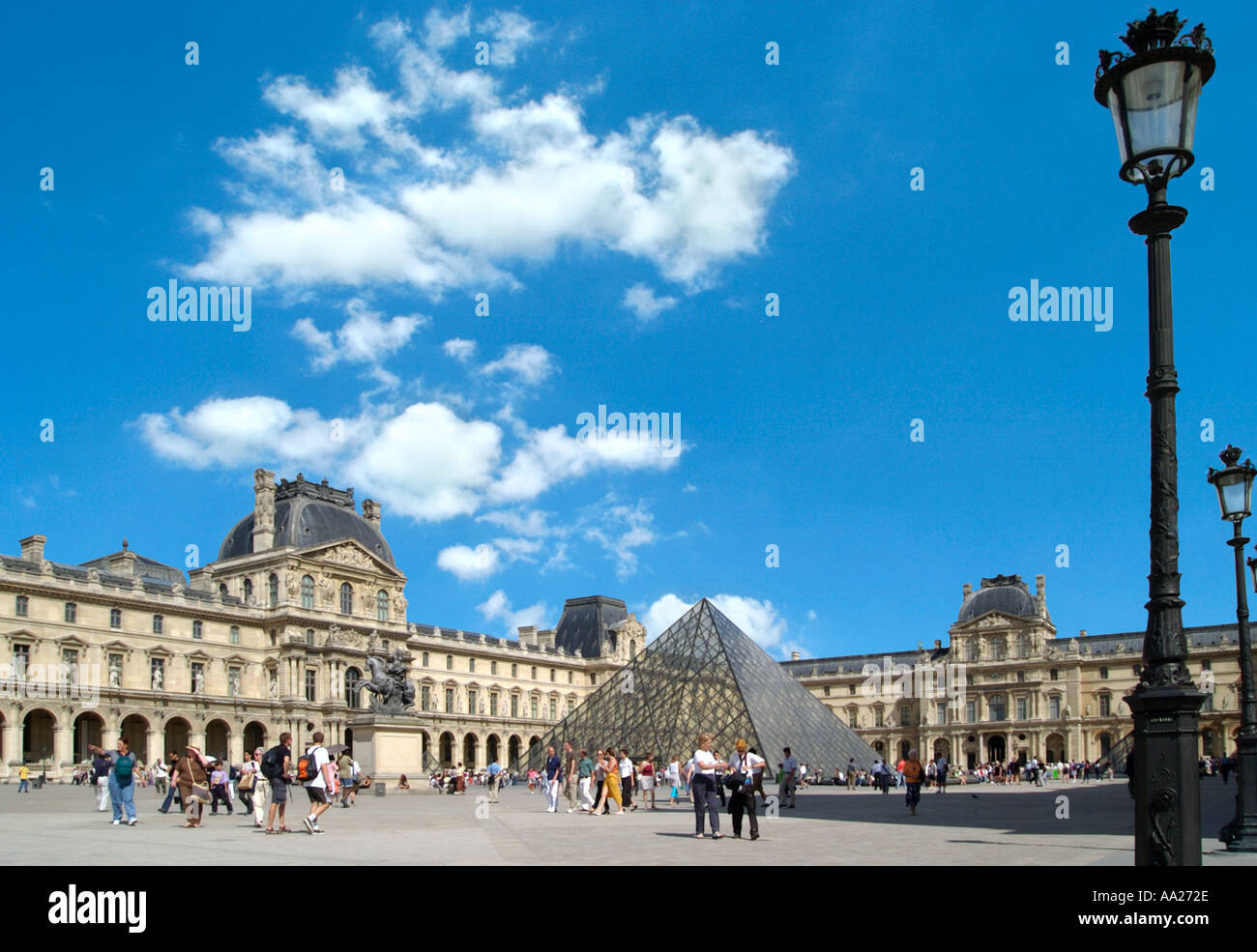 Louvre museum building hi-res stock photography and images - Alamy