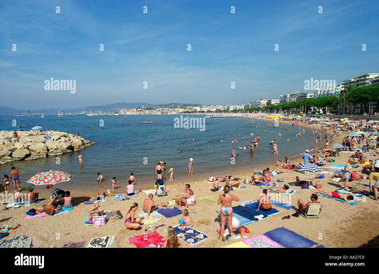 Plage de la croisette la croisette beach hi-res stock photography and ...