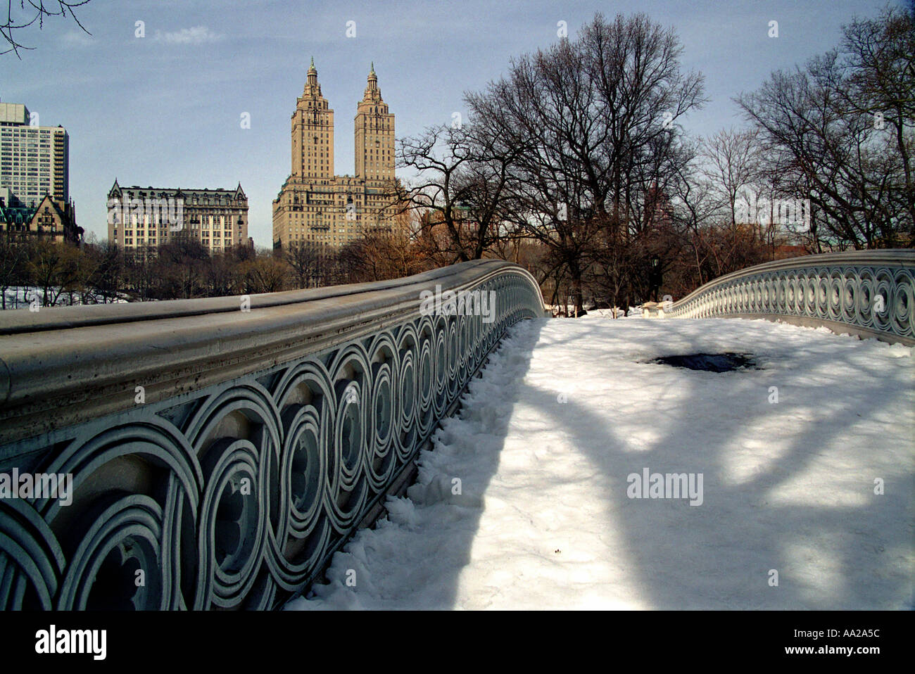 Bow bridges hi-res stock photography and images - Alamy