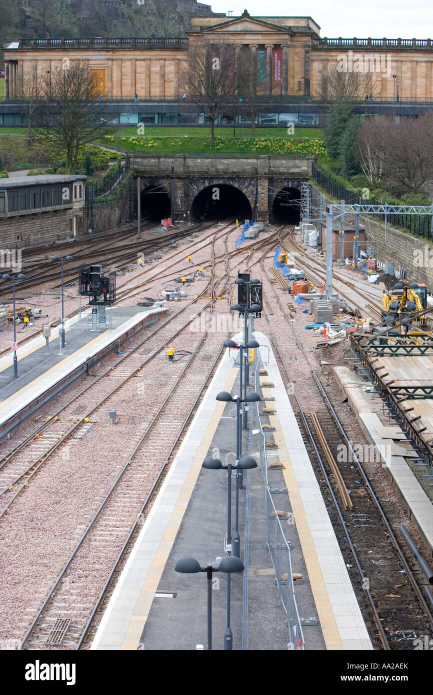 Edinburgh city centre train station Stock Photo - Alamy