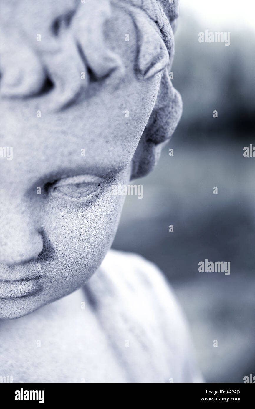 Cherub figure hi-res stock photography and images - Alamy