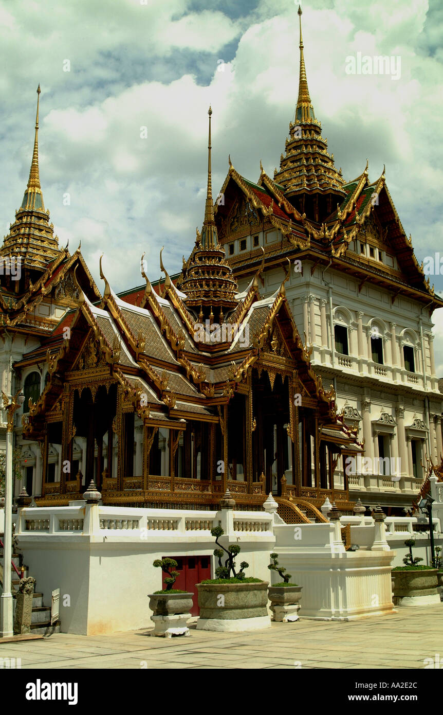 Gold detailing hi-res stock photography and images - Alamy