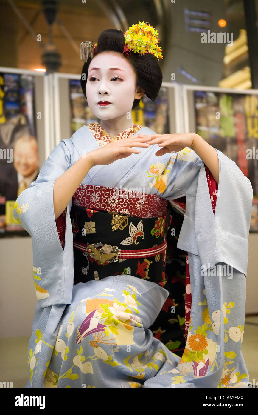 Maiko geiko geisha woman hi-res stock photography and images - Alamy