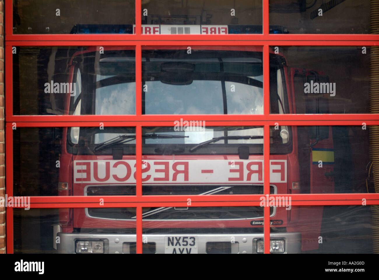 fire station engine fireman tender rescue emergancy service 999 wait ...
