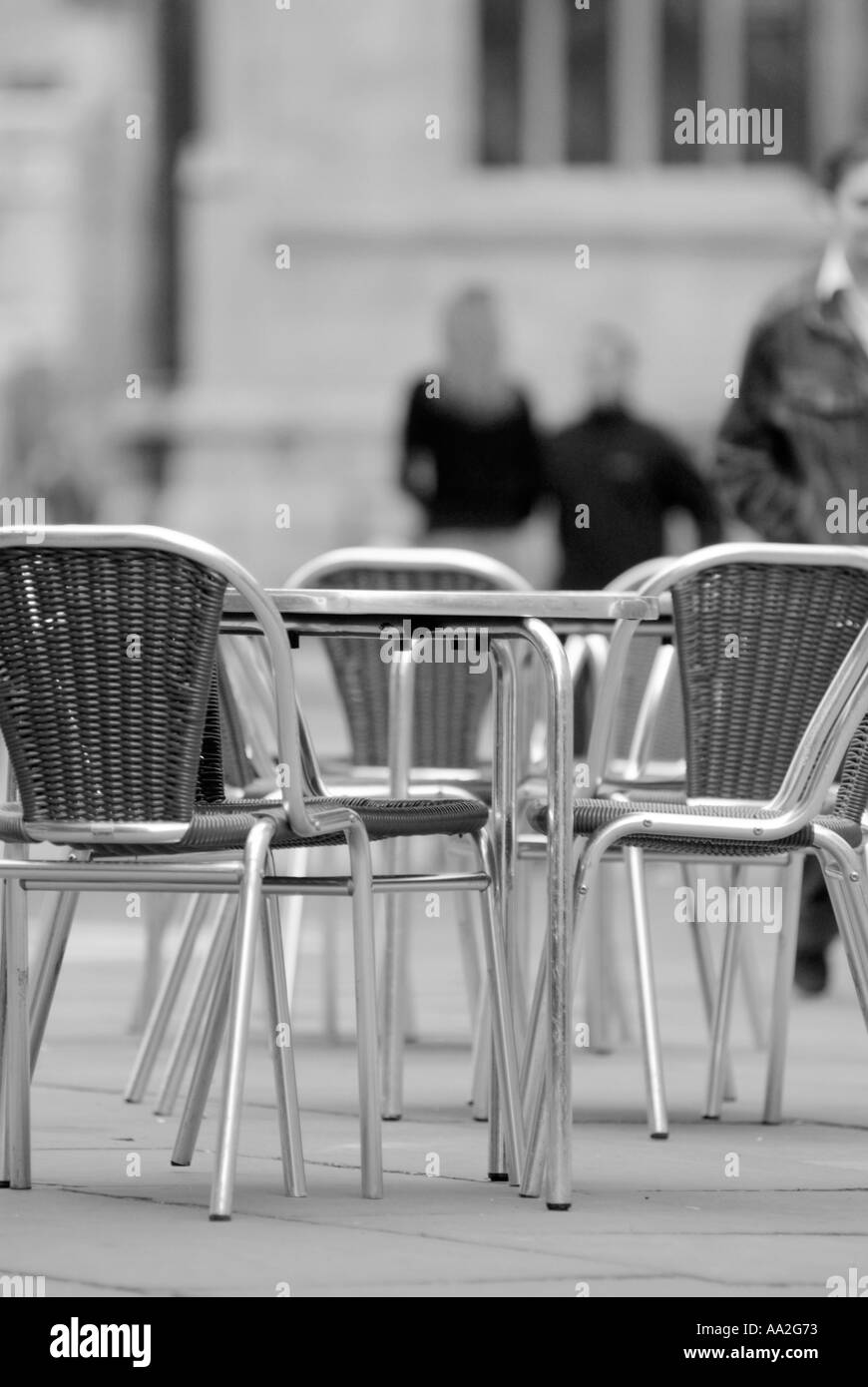 street cafe table and chairs cosmopolitan city street scene restaurant ...