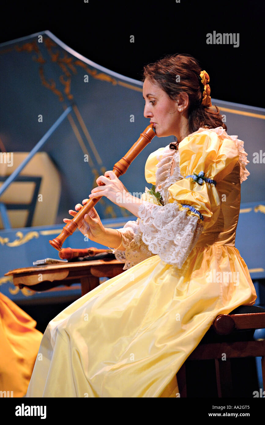 Baroque recorder hi-res stock photography and images - Alamy