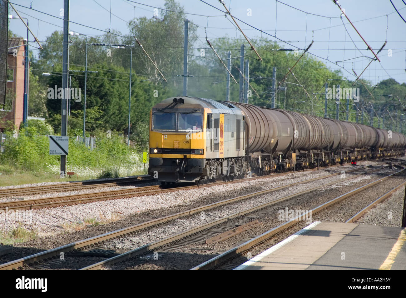 Class 60 diesel locomotive labouring under the weight of a long freight ...