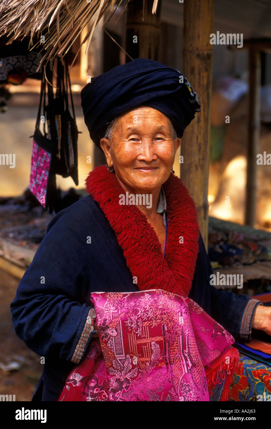Mien tribe hi-res stock photography and images - Alamy