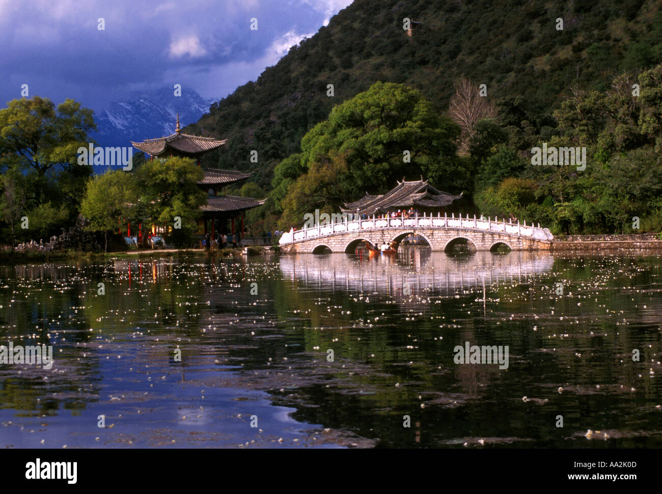 stone bridge, Five Phoenix Wufeng Temple, Black Dragon Pool Park ...