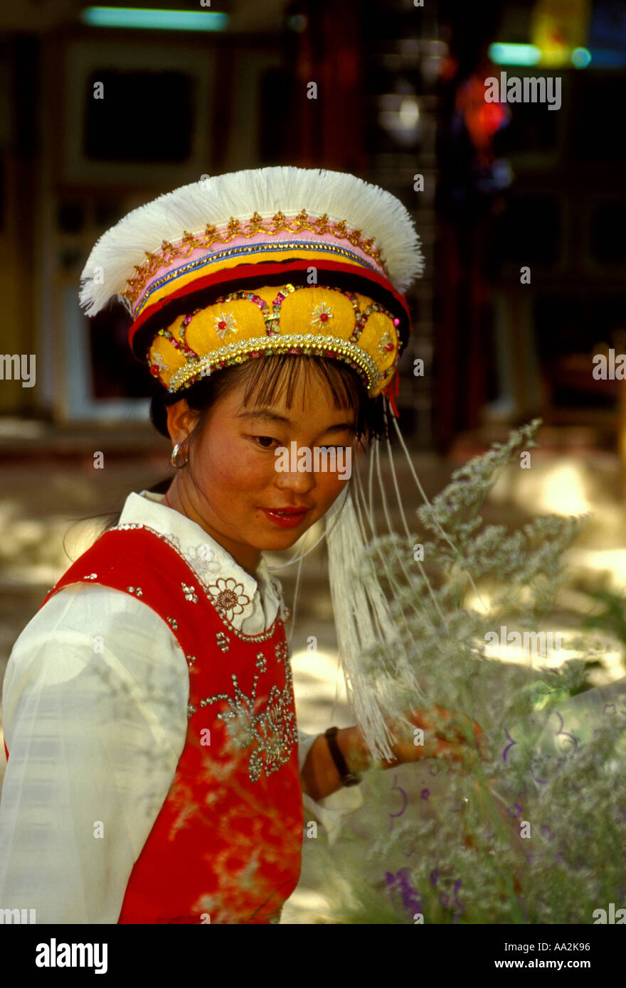 Bai women in traditional costume hi-res stock photography and images ...