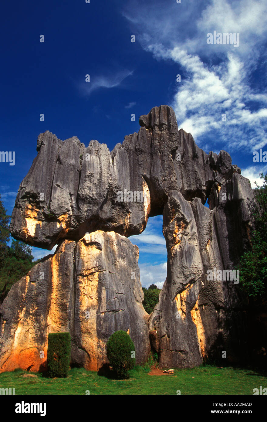 eye of the needle, karst, limestone, rock formation, Shilin Stone ...