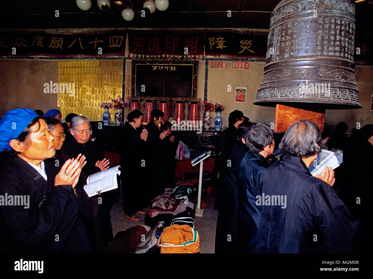 Chinese women, Chinese, women, at prayer, praying, religious service ...