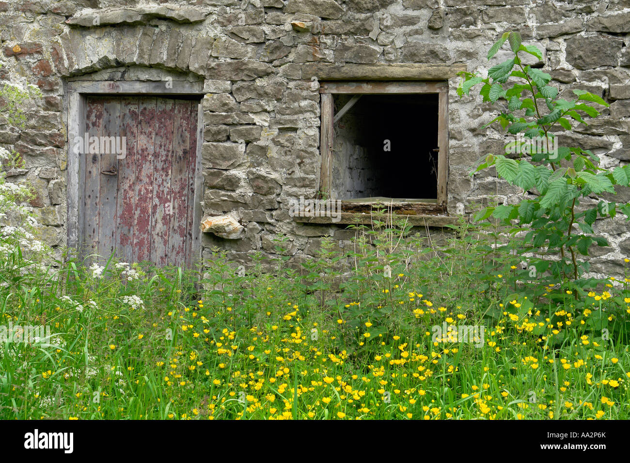 old stone barn detail - derbyshire Stock Photo - Alamy