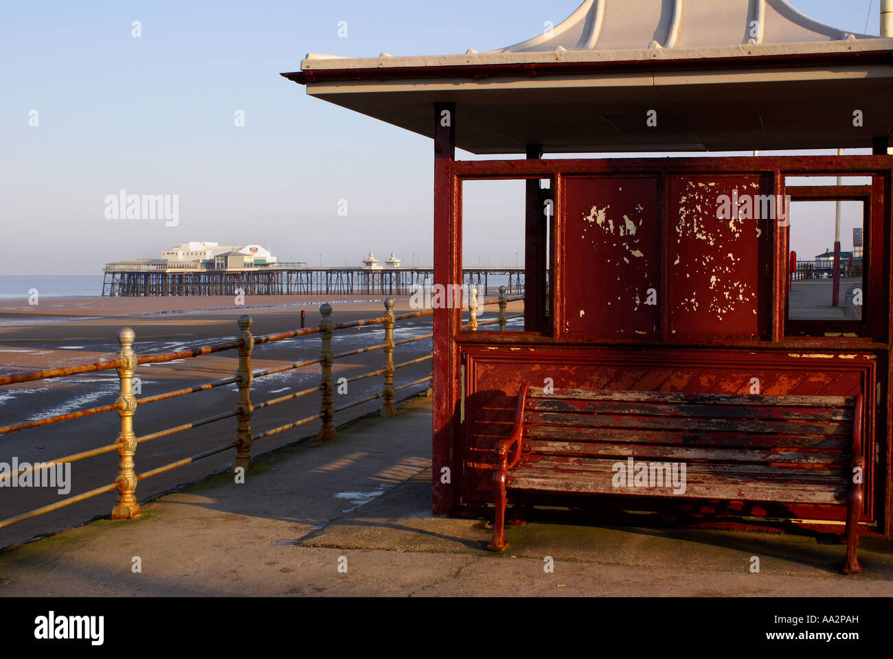 promenade shelter - blackpool Stock Photo - Alamy