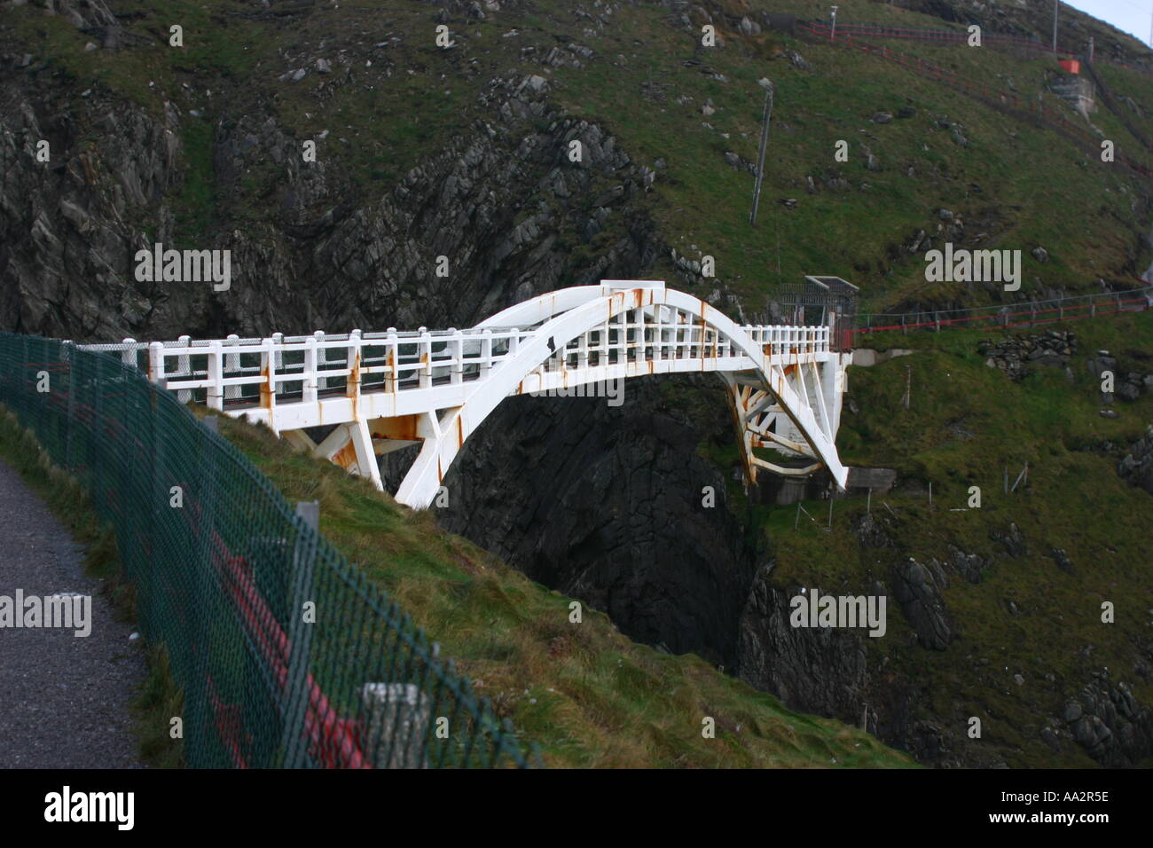 bridge to the Mizen Head light house Stock Photo - Alamy