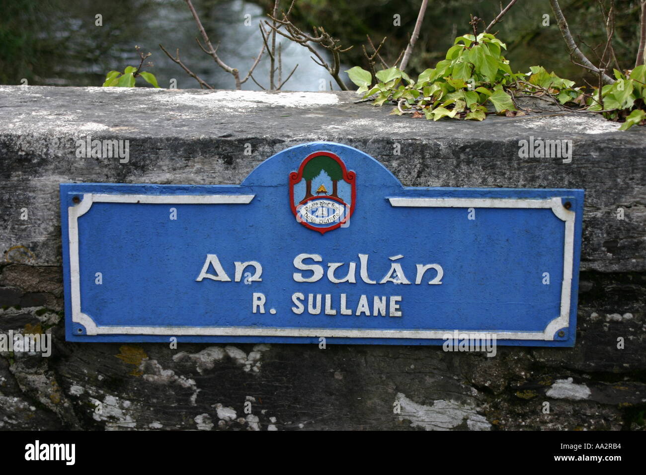 Low bridge bridges sign signs hi-res stock photography and images - Alamy